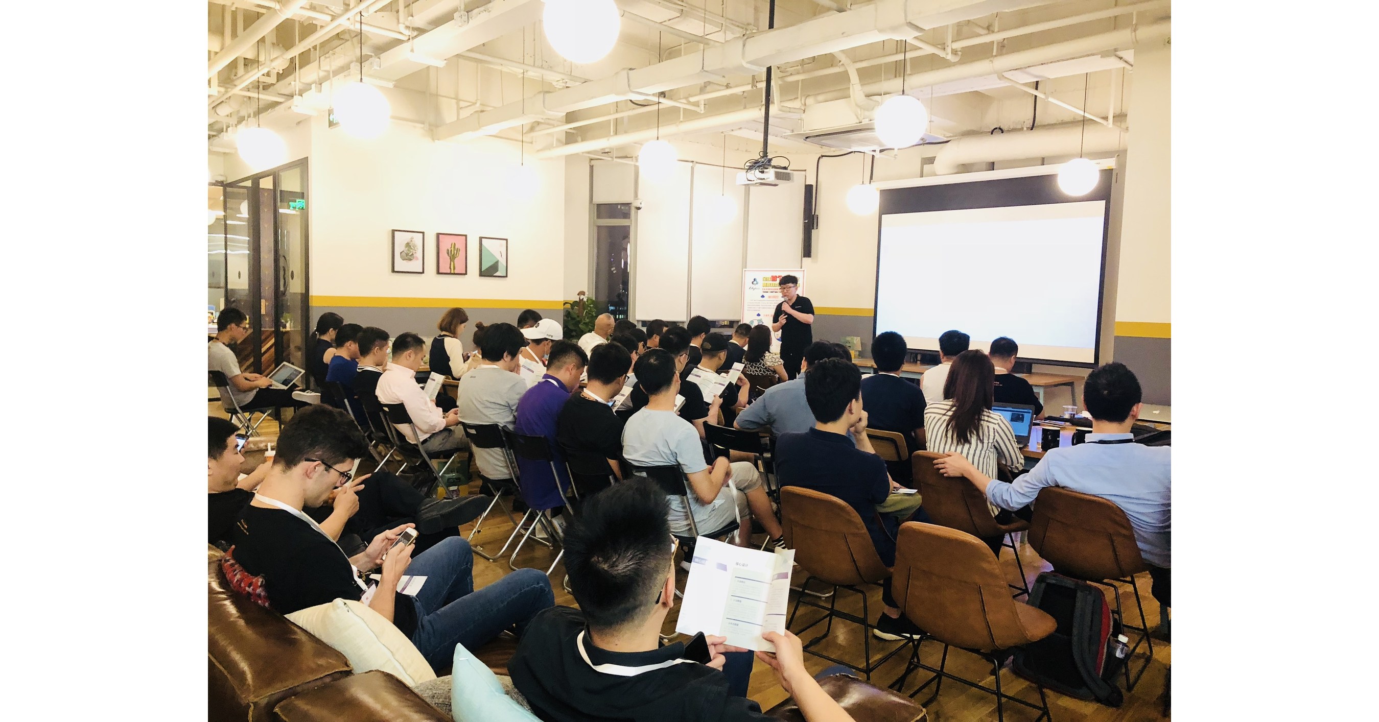 Insee Speeds Up the Process of Building and Integrating a Genuinely ...