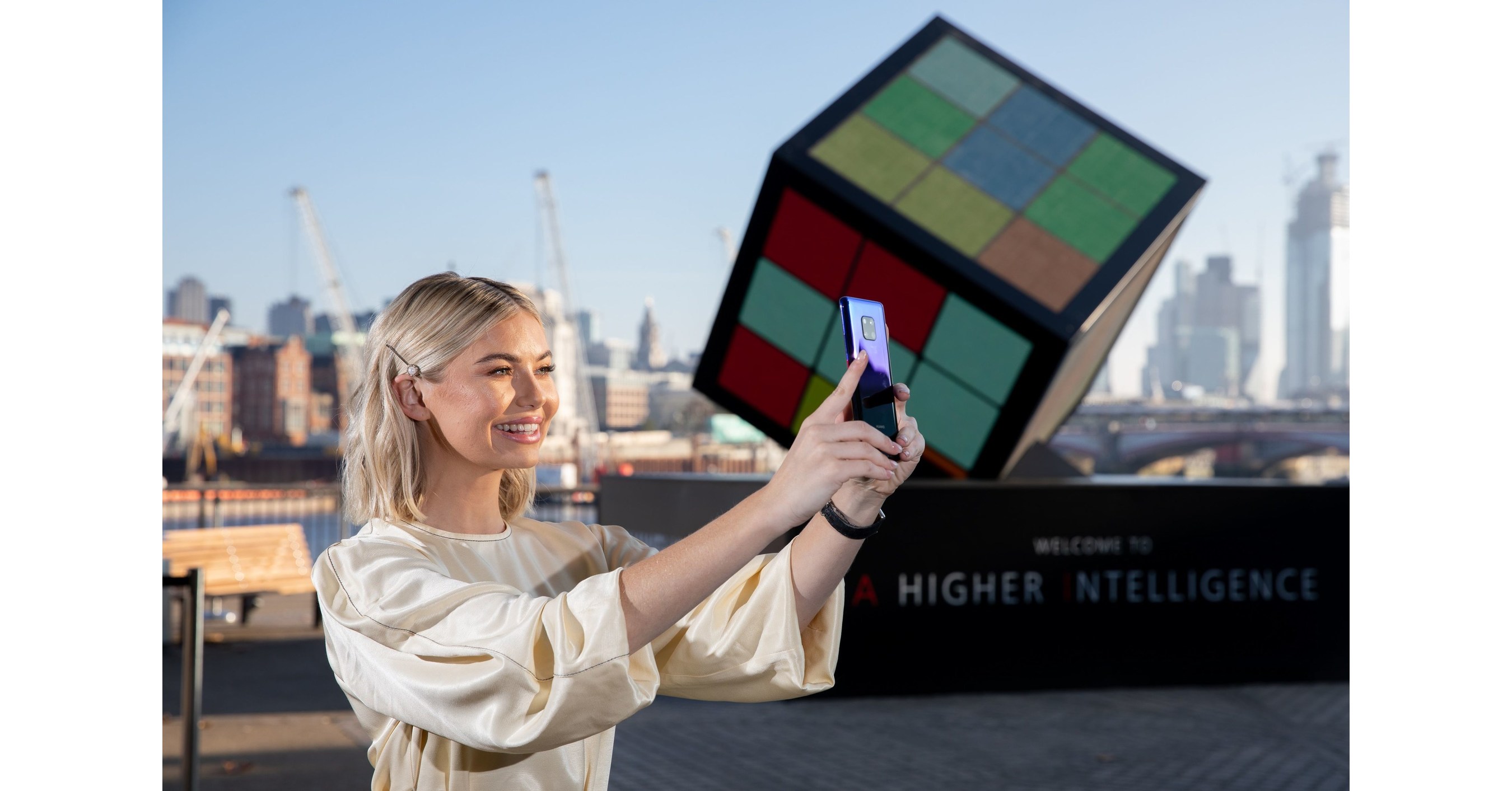 Huawei Unveils Giant AI-Powered Rubik's Cube to Celebrate Mate 20 Pro ...