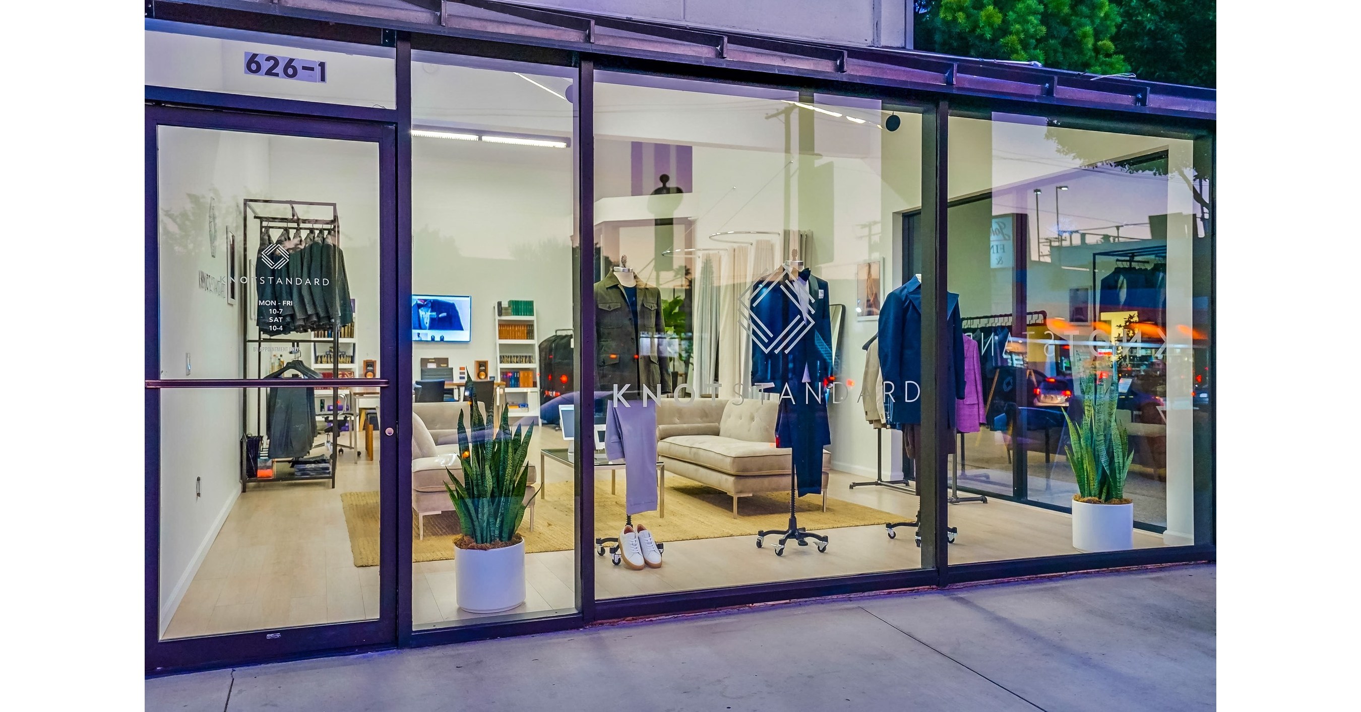 Knot Standard Enters Los Angeles Market
