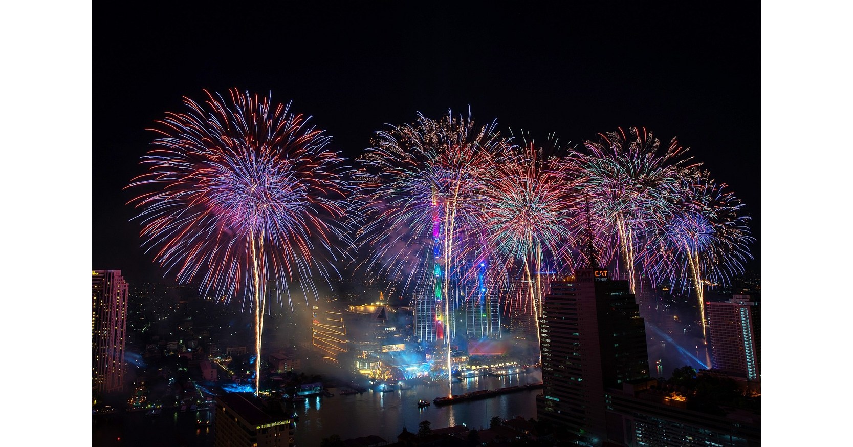 Bangkok's Chao Phraya River Lights Up With 1.4-Kilometre New Year ...