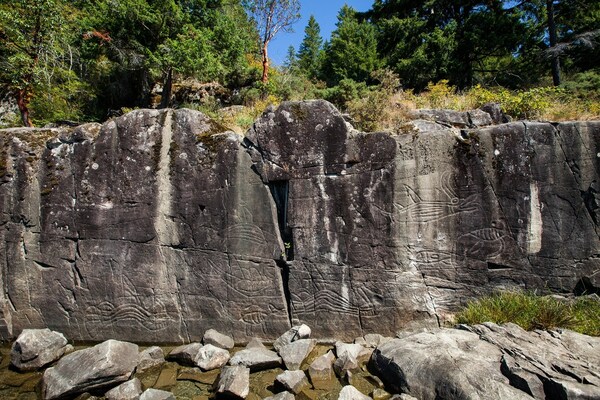 Images on Stone: the Secrets of Rock Art in Canada