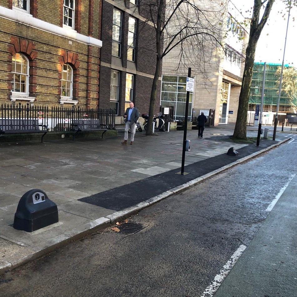 Connected Kerb Launches World-First Roadside Charging and Connectivity ...