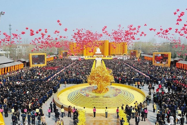 A Grand Celebration of Chinese Worshipping Ancestors