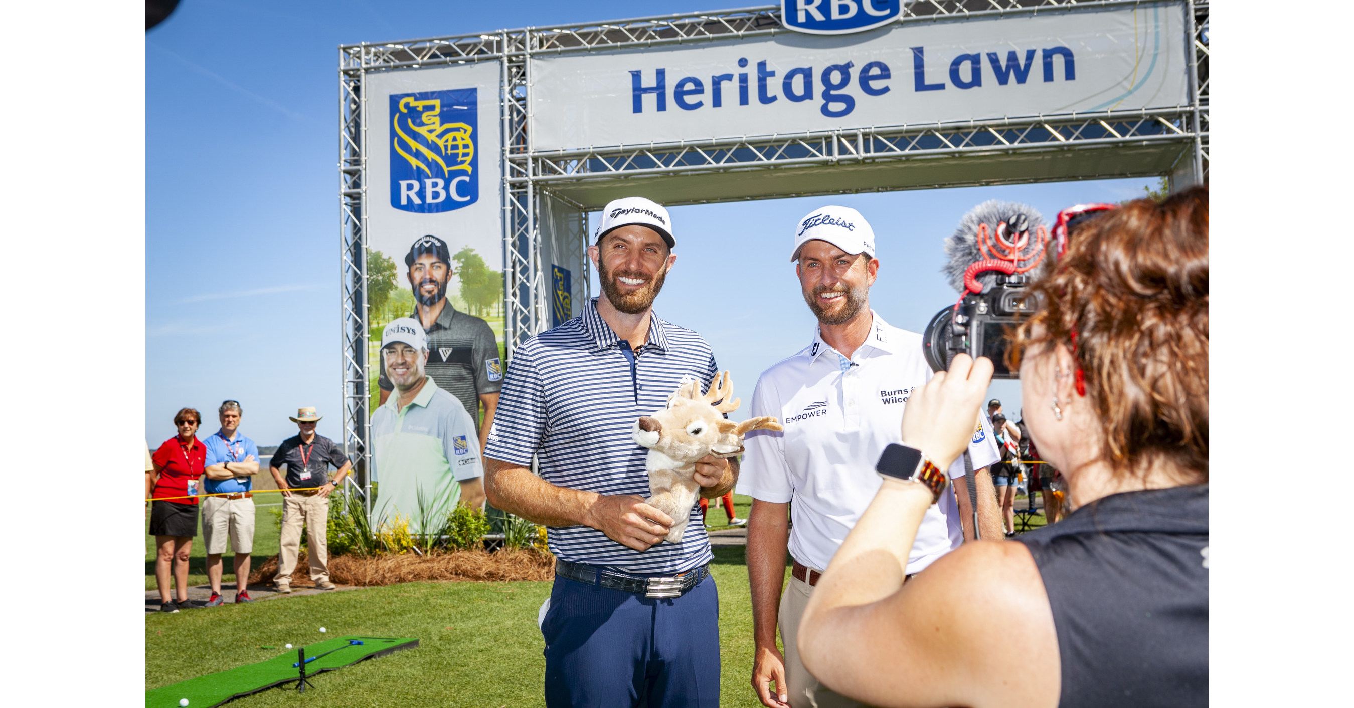 MM. Johnson et Simpson, des joueurs de l'Équipe RBC, ont rivalisé d ...