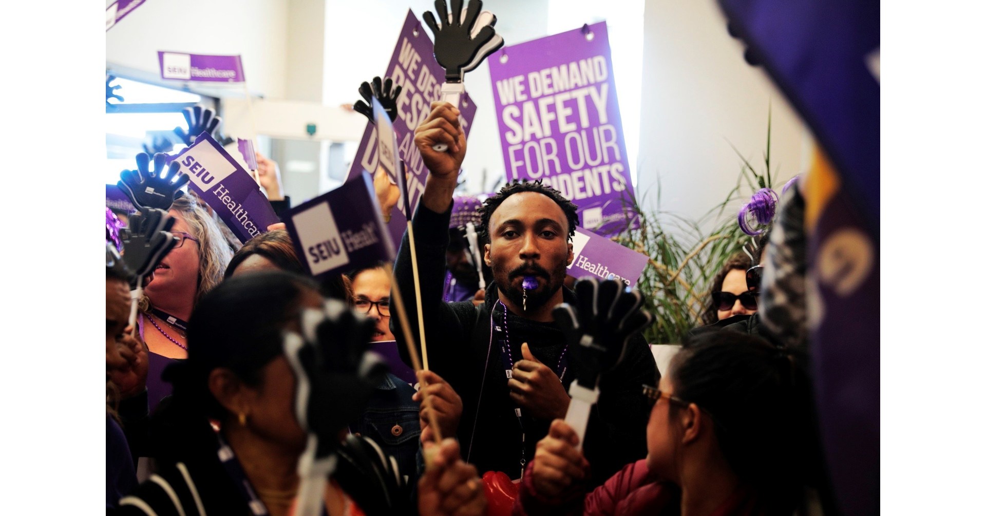 Hundreds of Healthcare Workers Rally at Extendicare Head Office to ...
