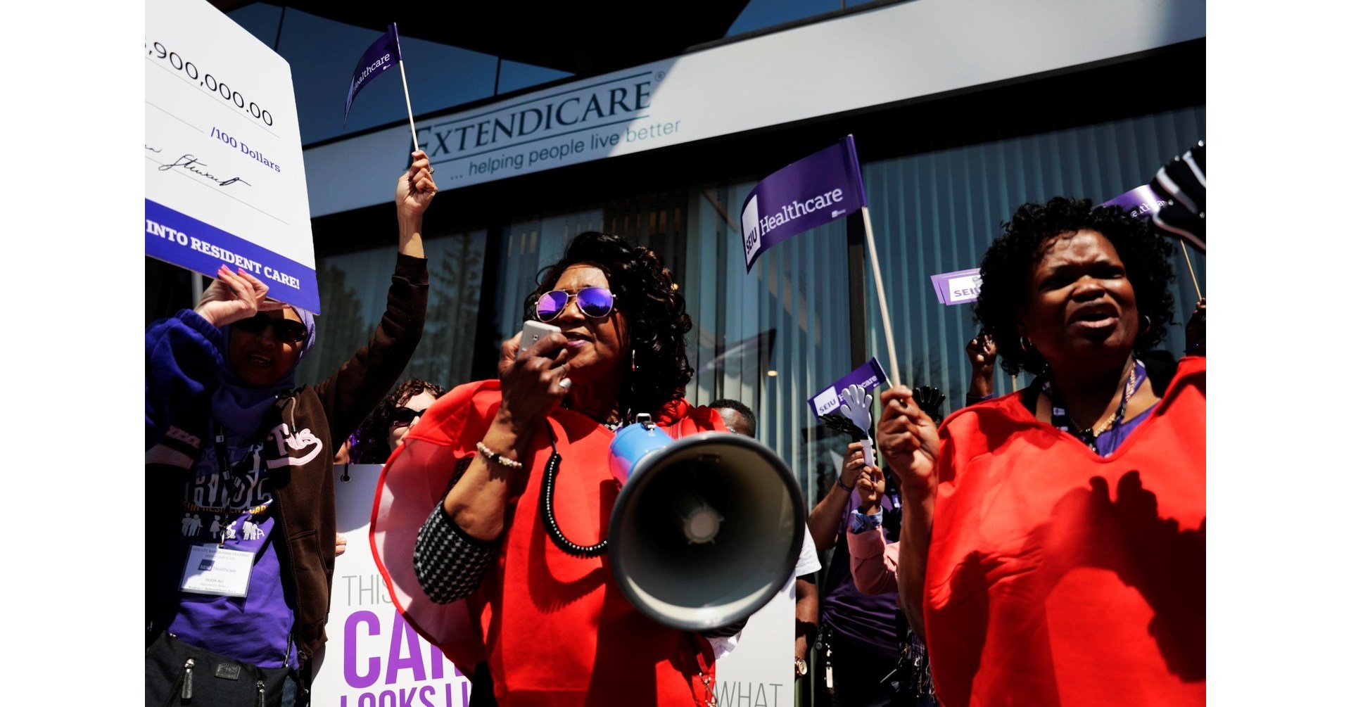 Hundreds of Healthcare Workers Rally at Extendicare Head Office to ...