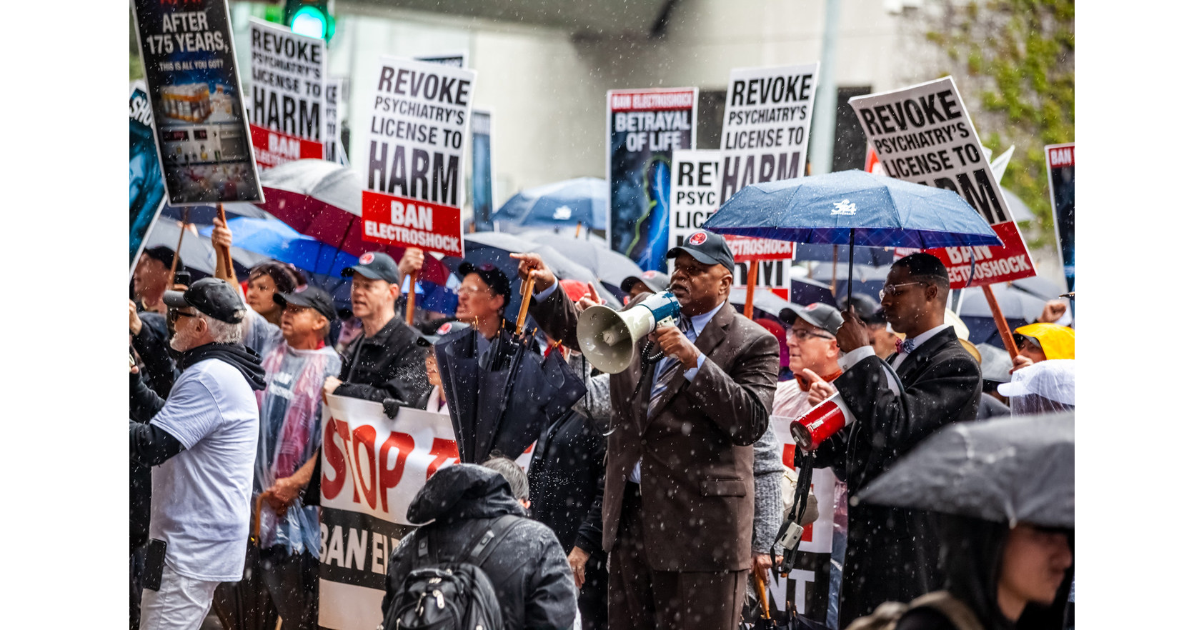 CCHR Led Hundreds of Protestors Outside Psychiatric Convention ...