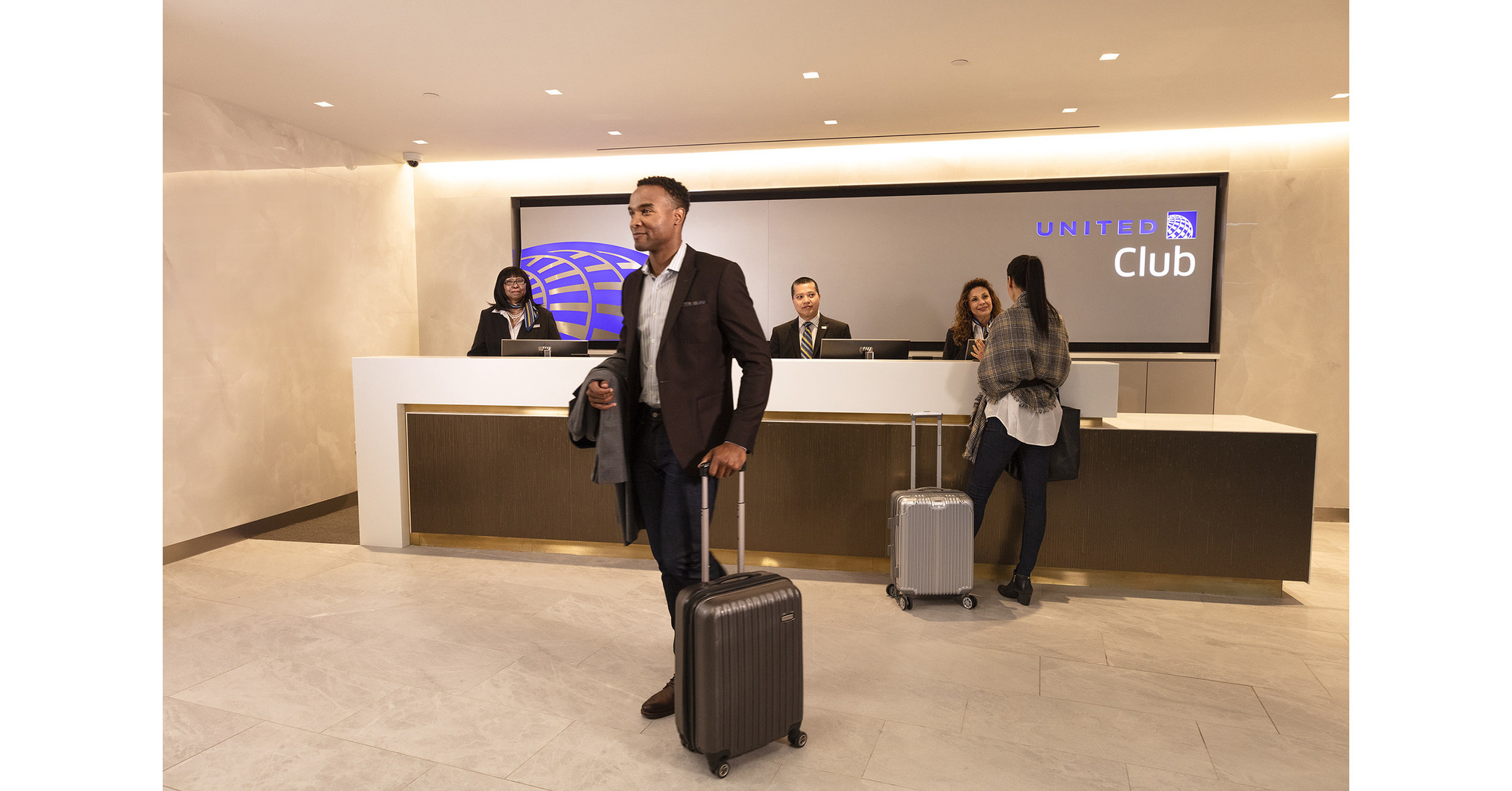 We're Moving: United Airlines Begins Flight Operations at LaGuardia ...