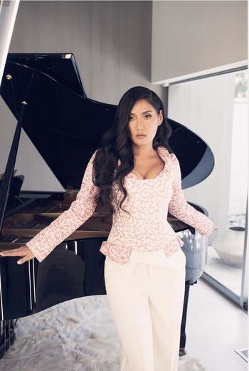 Superstar Pianist CHLOE FLOWER Debuts Music Video For "Get What U Get ...