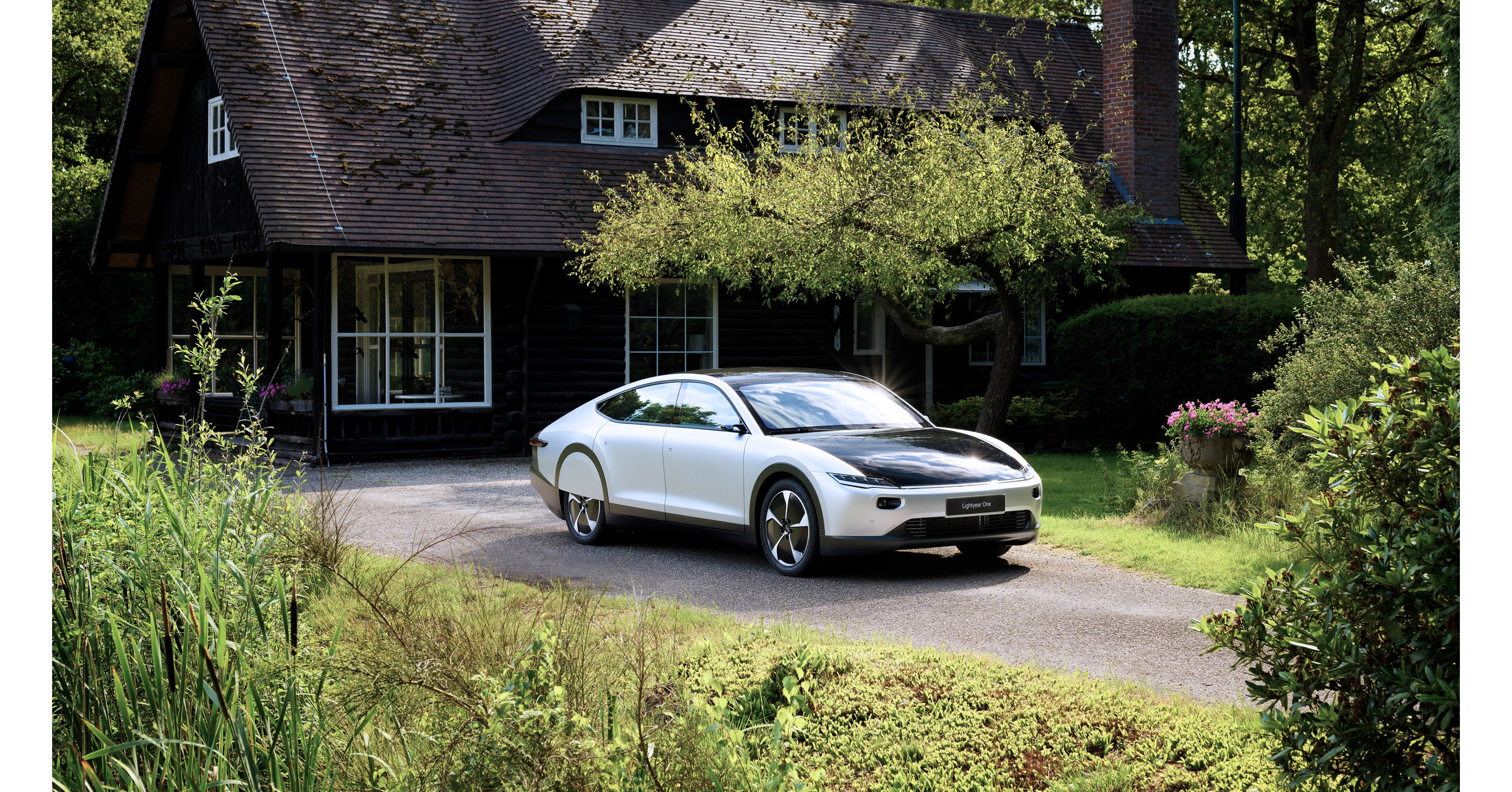 Lightyear Unveils the World's First Long-range Solar Car