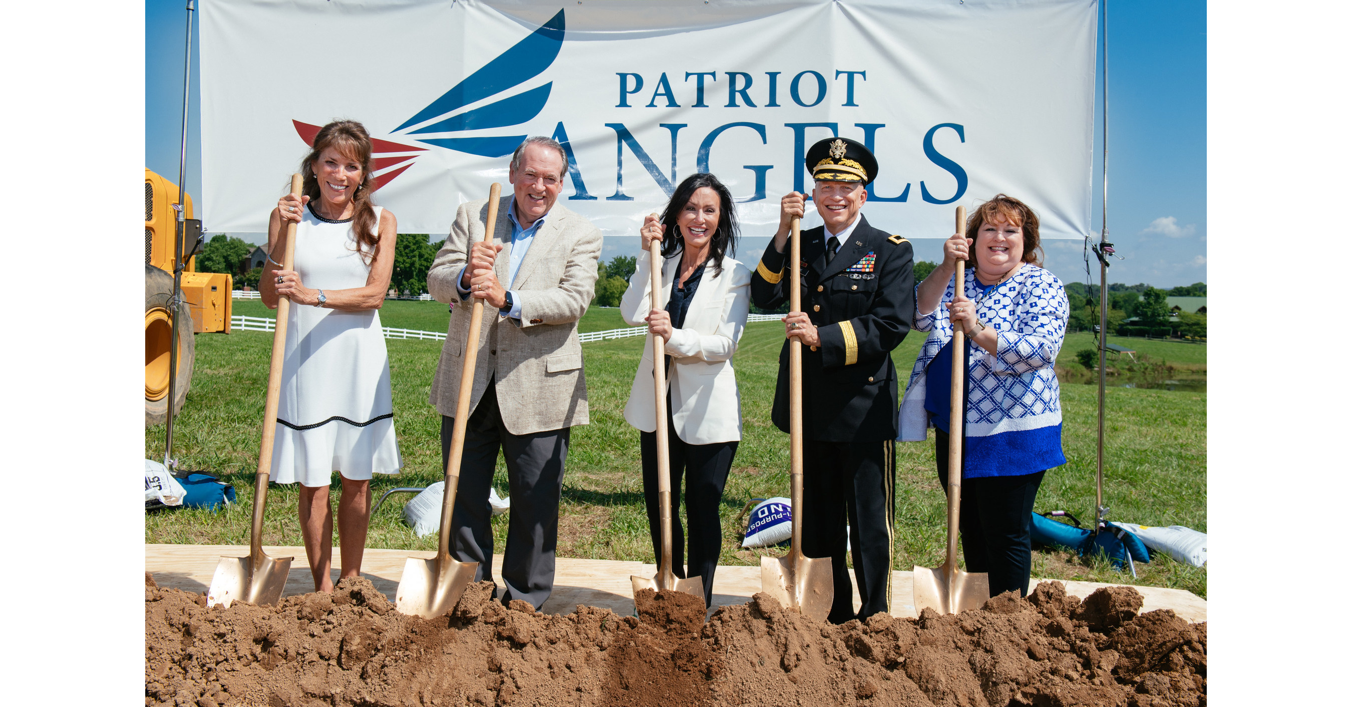 Governor Mike Huckabee and Patriot Angels' Suzette Graham Groundbreaking