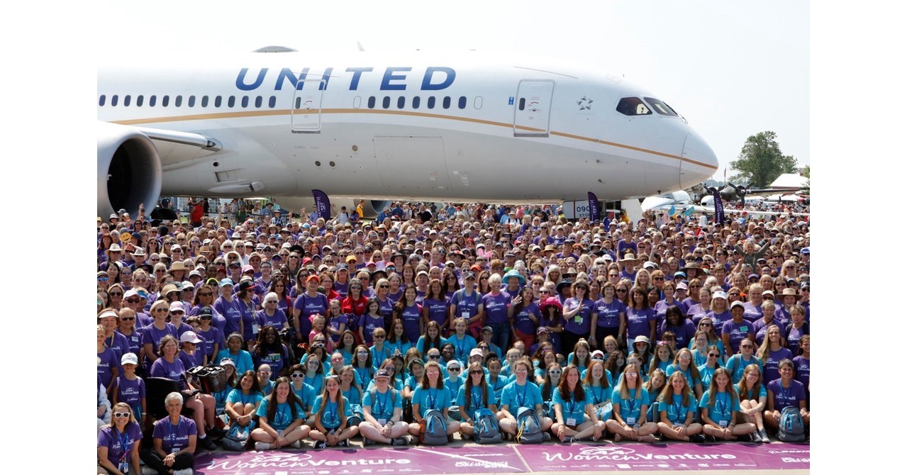 United Airlines Flies 787 Dreamliner With All-female Crew to World's ...