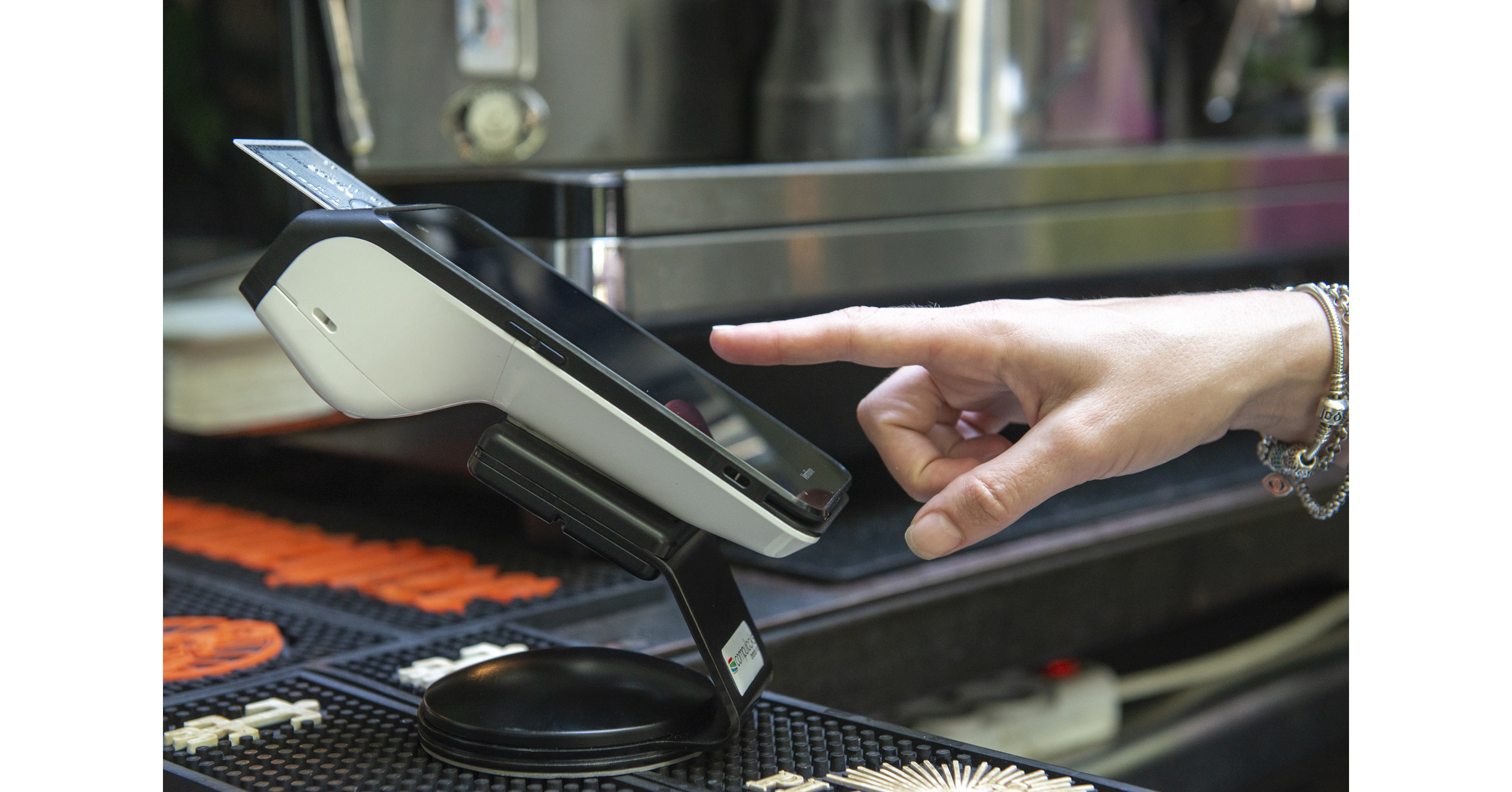 Compulocks Reveals a New Verifone Stand for the All-in-one Carbon ...